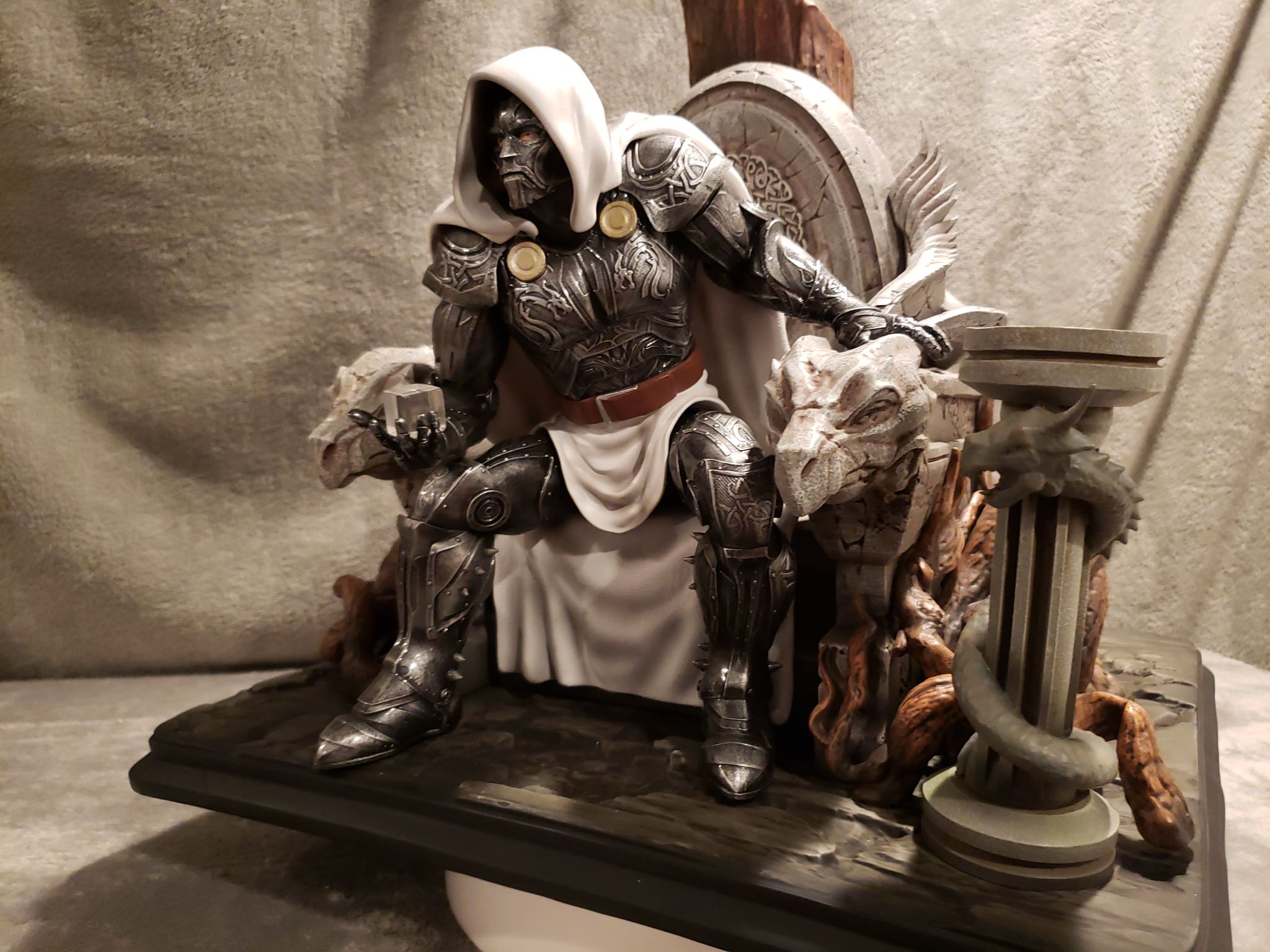 God Emperor Doom Controls King Of Statues 23 - Lords of Gaming